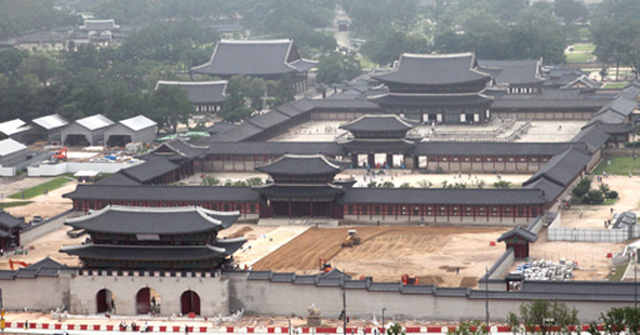 ‘복원’ 광화문 공개